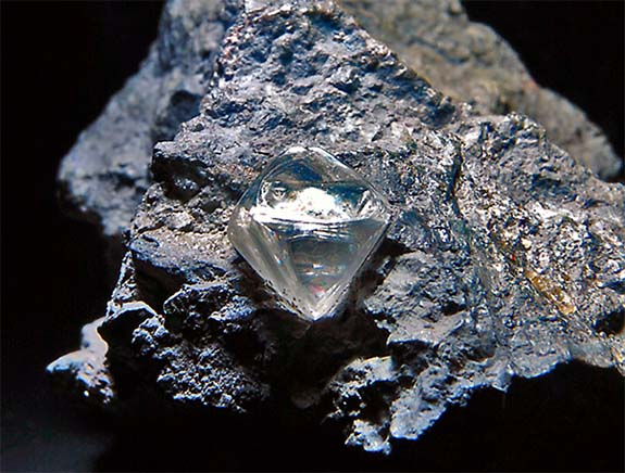 Quadrillion Tons of Diamonds Lie Unreachable 100 Miles Below the Earth ...